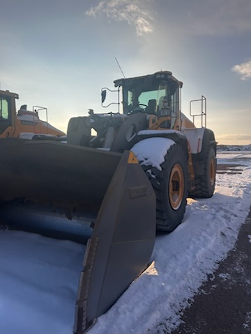 Used 2019 Volvo L260H Wheel Loader: 416 HP, High Efficiency